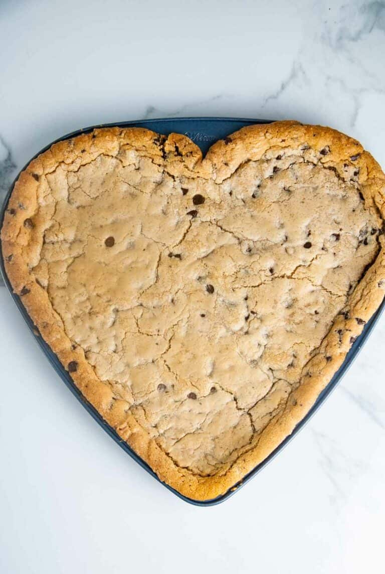 Easy Giant Heart Shaped Chocolate Chip Cookie for Valentine's Day ...