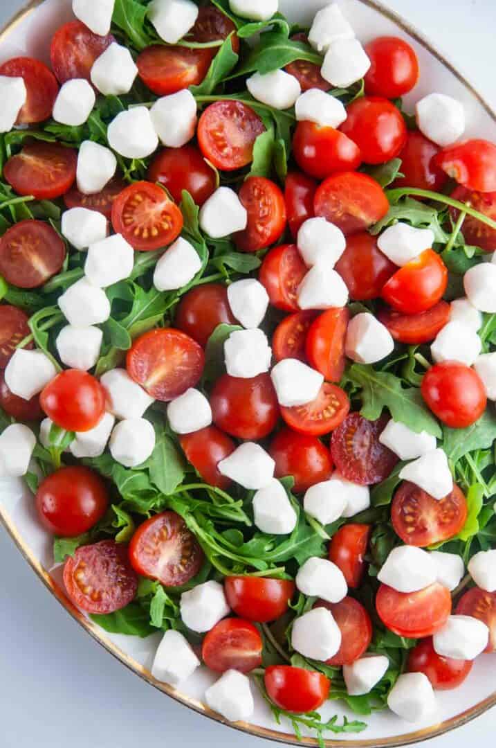 Easy Pesto Caprese Salad (Italian Mozzarella, Tomato, Basil Salad ...